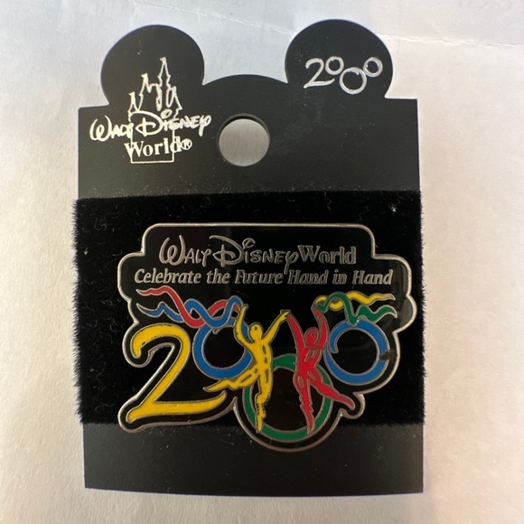 Disney | Accessories | Walt Disney World Pin Year 200 | Poshmark